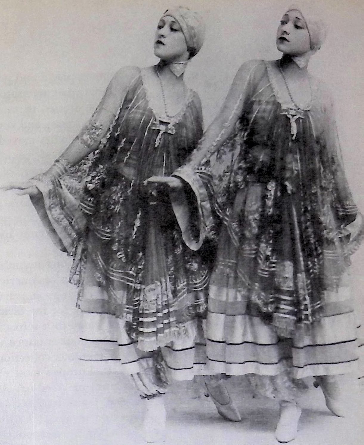 The Dolly Sisters: Burlesque Twins – Iona Fortune Burlesque